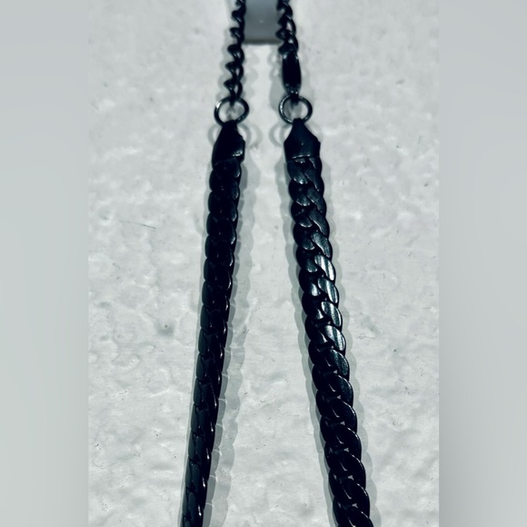 Artisan | Jewelry | Black Metal Flat Lay Chain Necklace | Poshmark